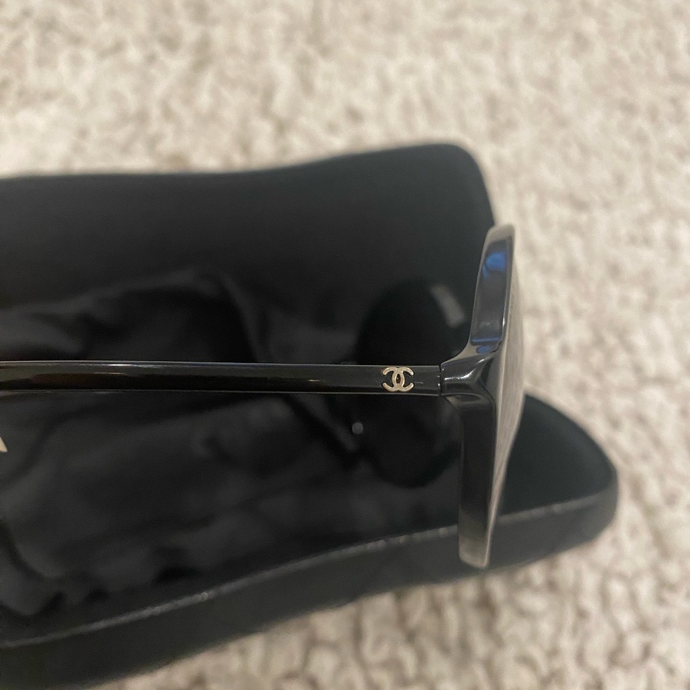 Delicate Chanel Sunglasses - Quiet Luxury - Gem